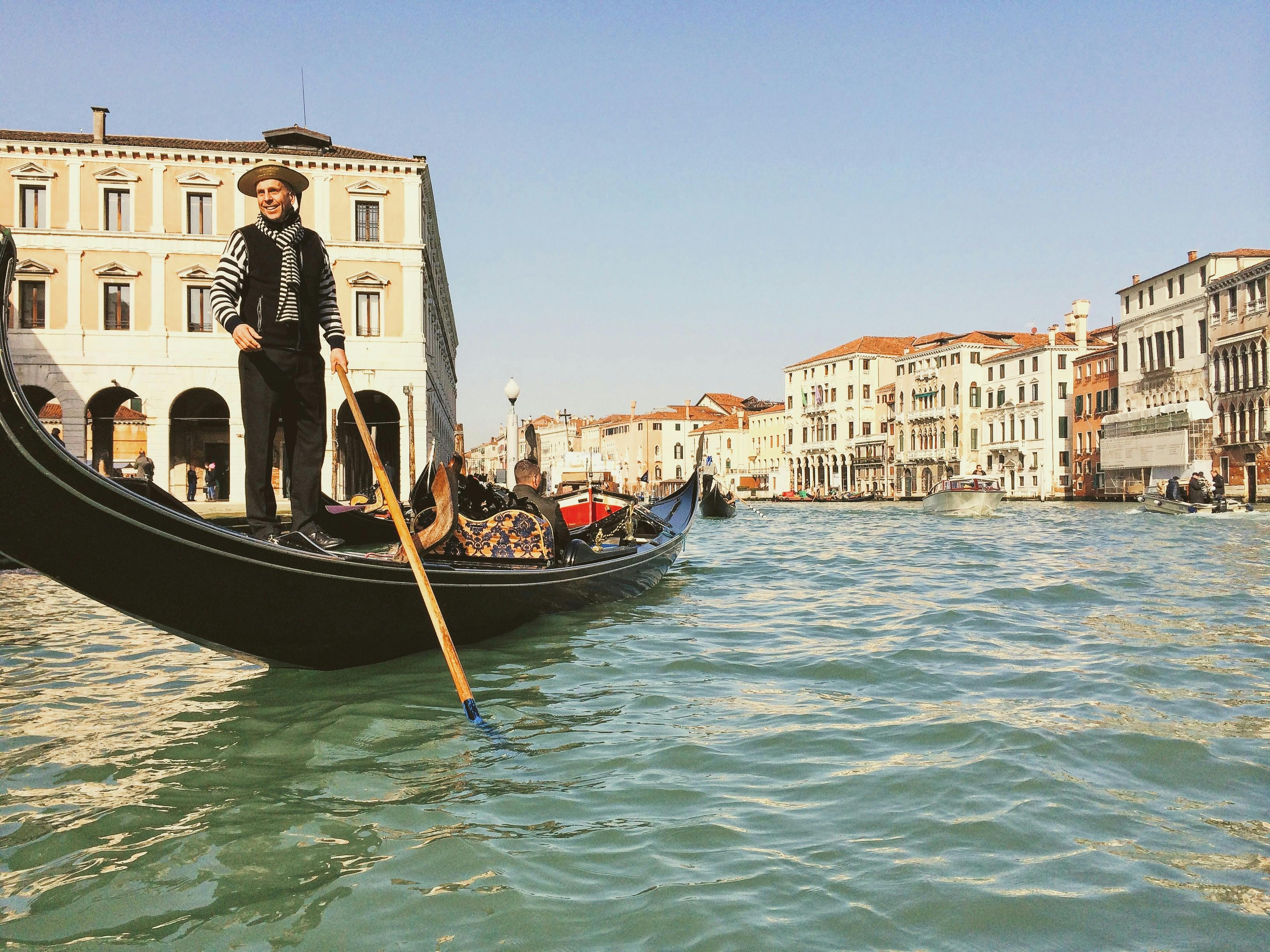 Gondola Ride with Live Commentary - Venezia Gondola